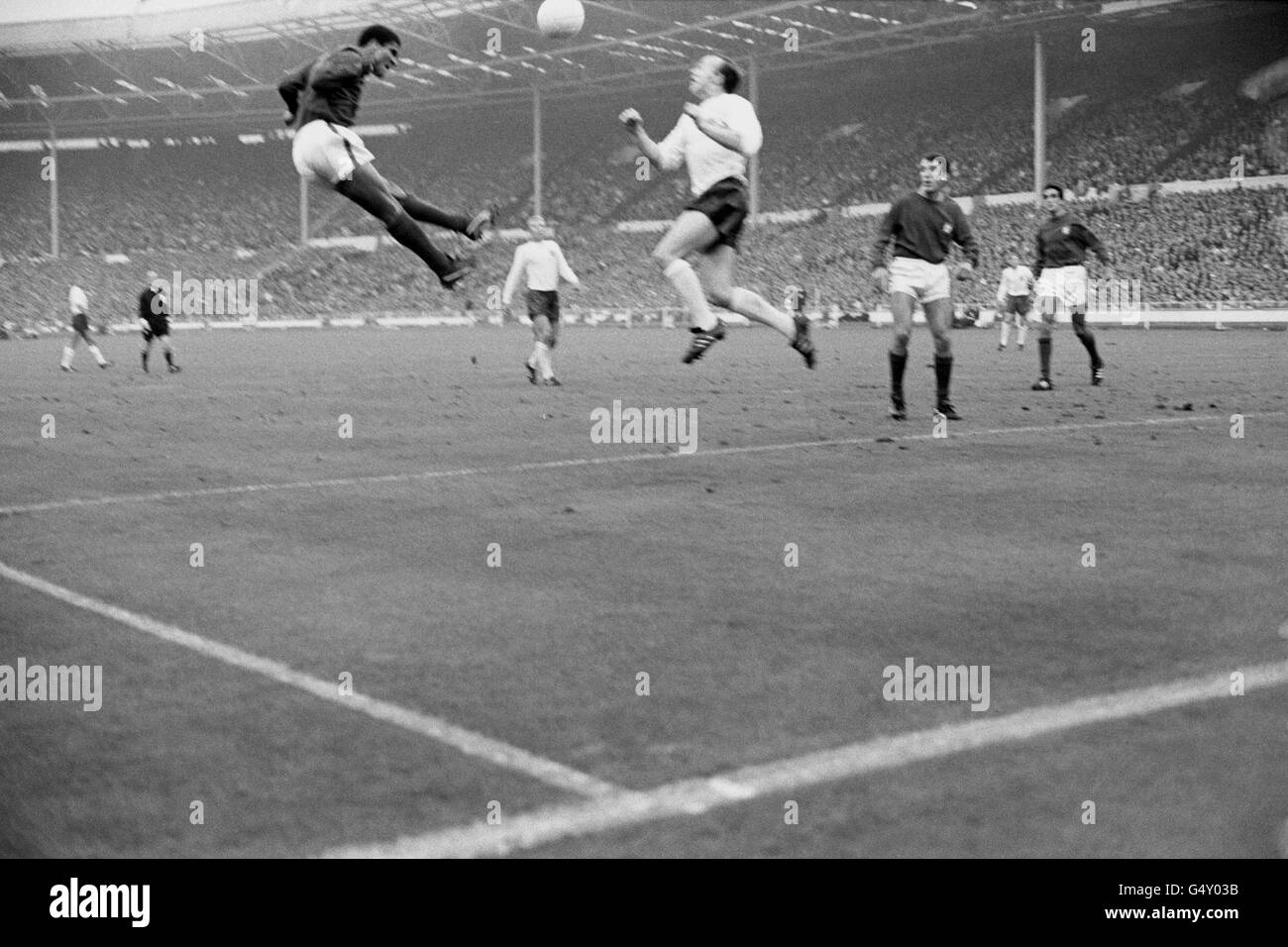 Portugal eusebio 1966 world cup hi-res stock photography and images - Alamy