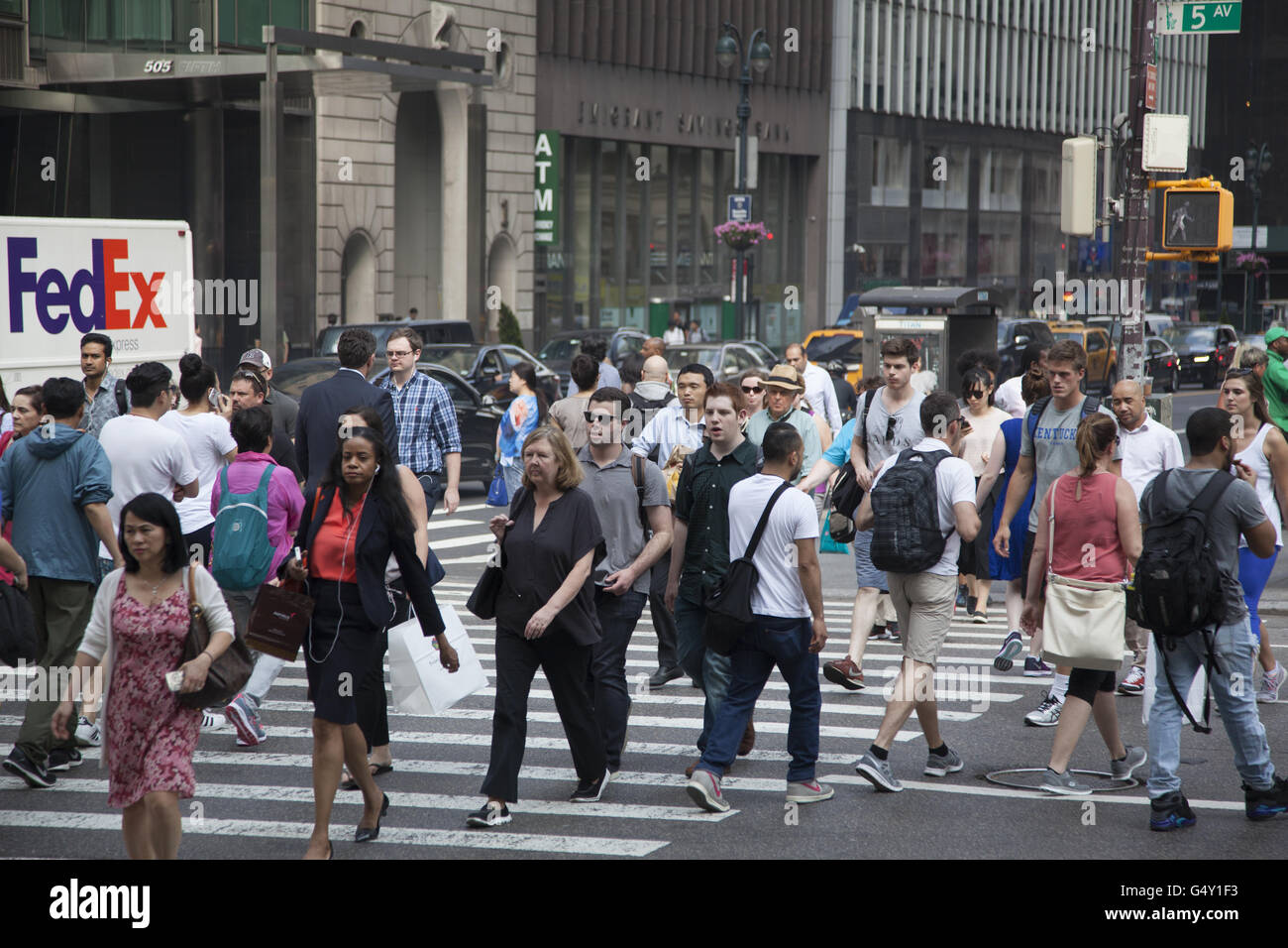 The always busy crosswalk at 42nd Street and 5th Avenue in New York CIty Stock Photo - Alamy
