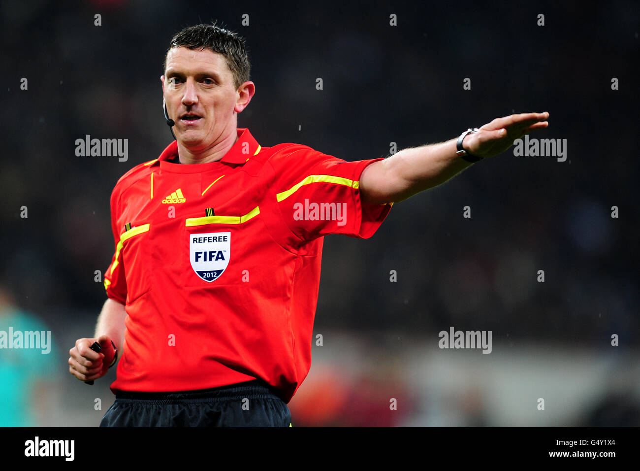 Bay arena referee craig thomson hi-res stock photography and images - Alamy
