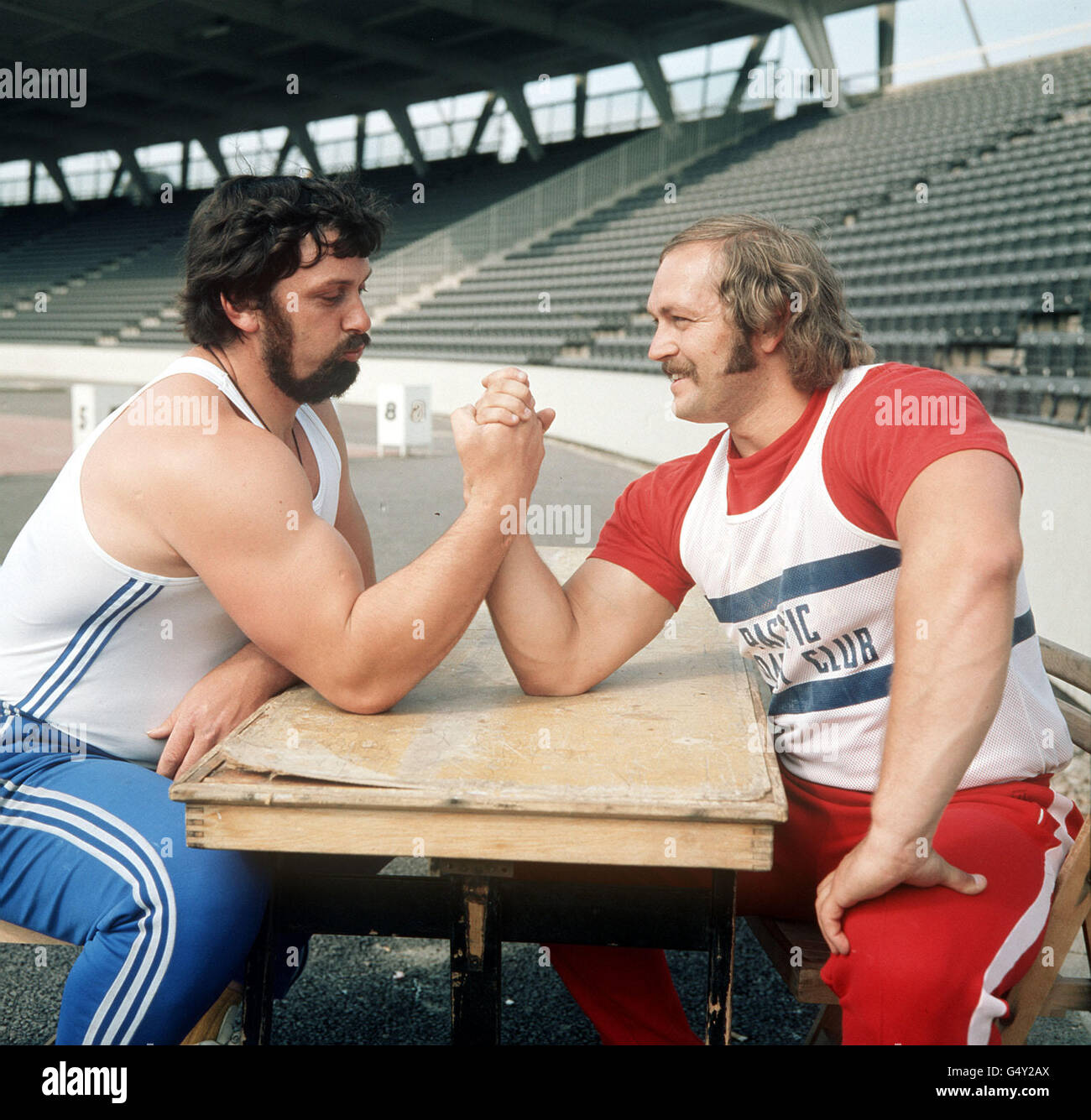 Policeman Geoff Capes (right), Commonwealth shot putt champion, and Al ...