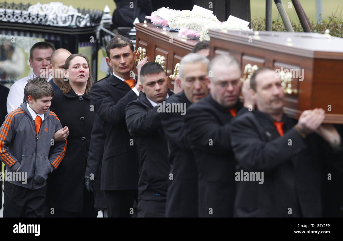 Four year old twin girls holly and emily and jordan smith hi-res stock ...