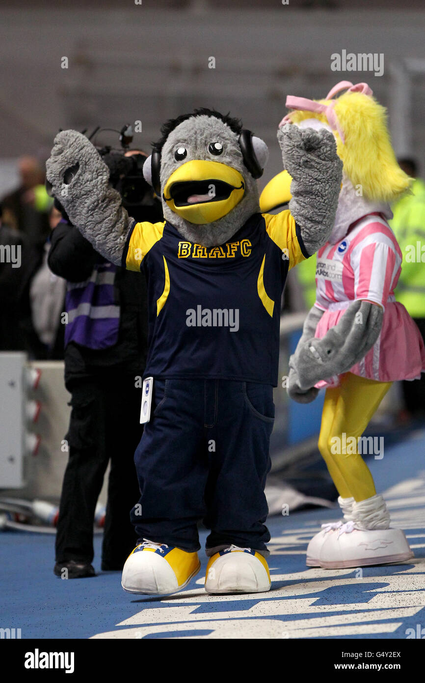 Millwall mascot hi-res stock photography and images - Alamy