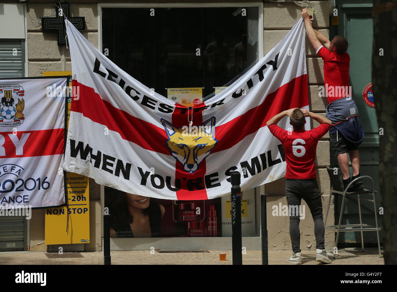 England fans hang flags hi-res stock photography and images - Alamy