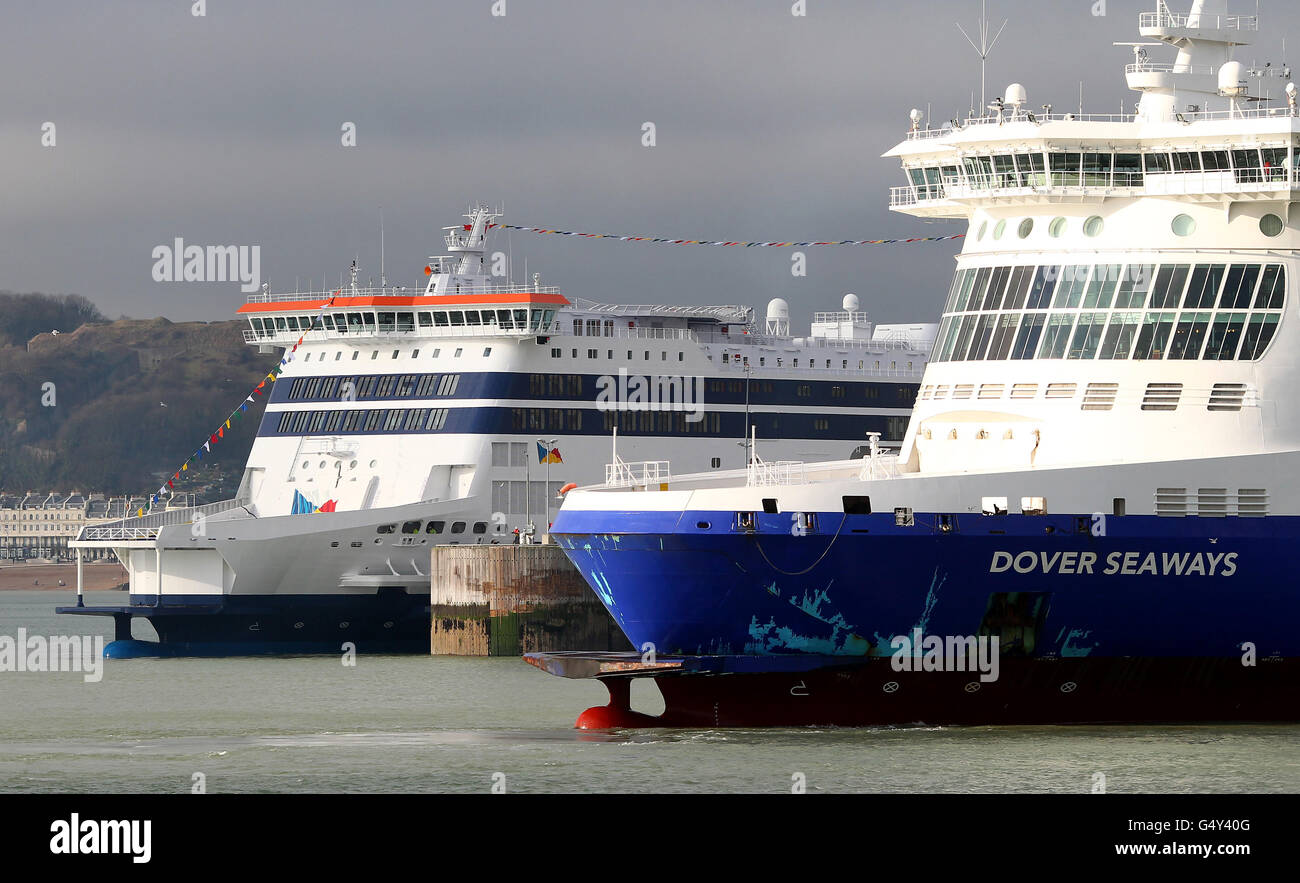 The P&O Ferries Spirit of France (left) and the DFDS Seaways Dover ...