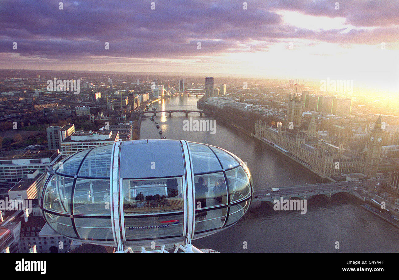General aerial view of the london eye hi-res stock photography and ...