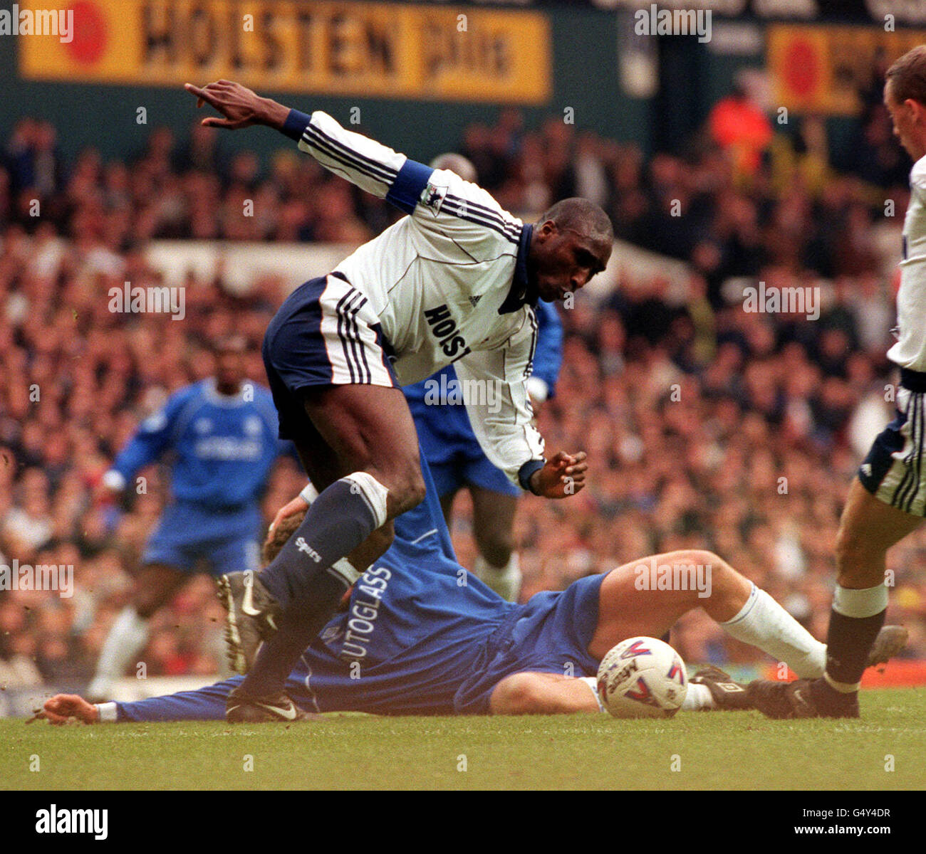 Sol campbell tottenham spurs hi-res stock photography and images - Alamy