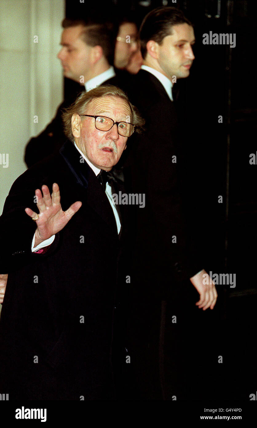 Leslie phillips hi-res stock photography and images - Alamy