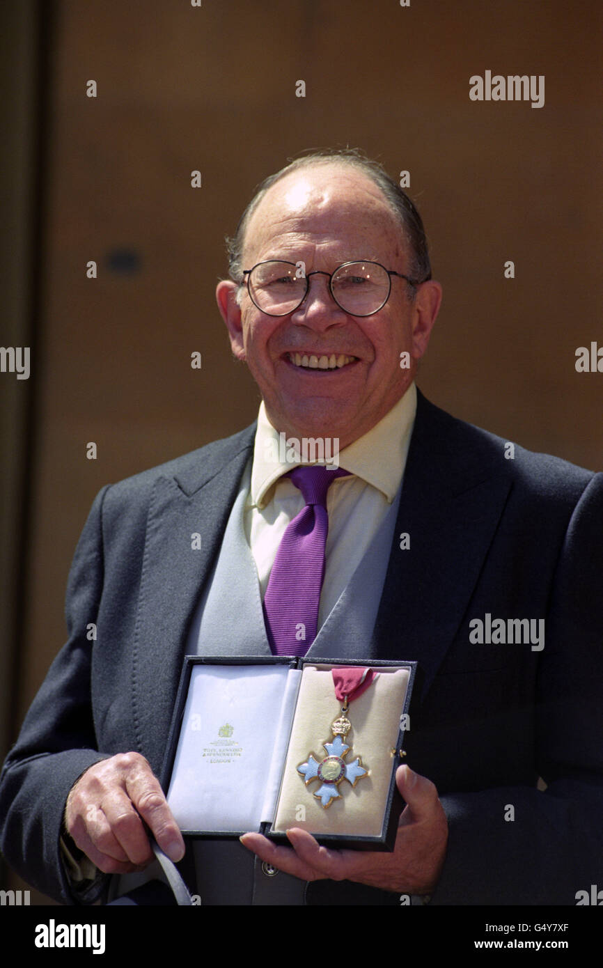 Royal Investitures - Chris Brasher - Buckingham Palace Stock Photo - Alamy