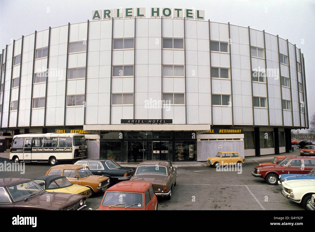 The ariel hotel at london heathrow airport hi-res stock photography and ...