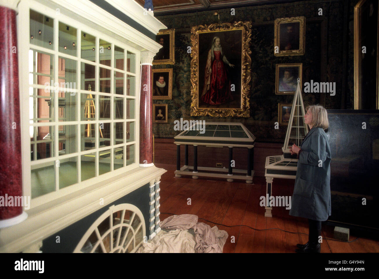 Royalty - Mary Queen of Scots Chambers - Holyroodhouse, Edinburgh Stock ...