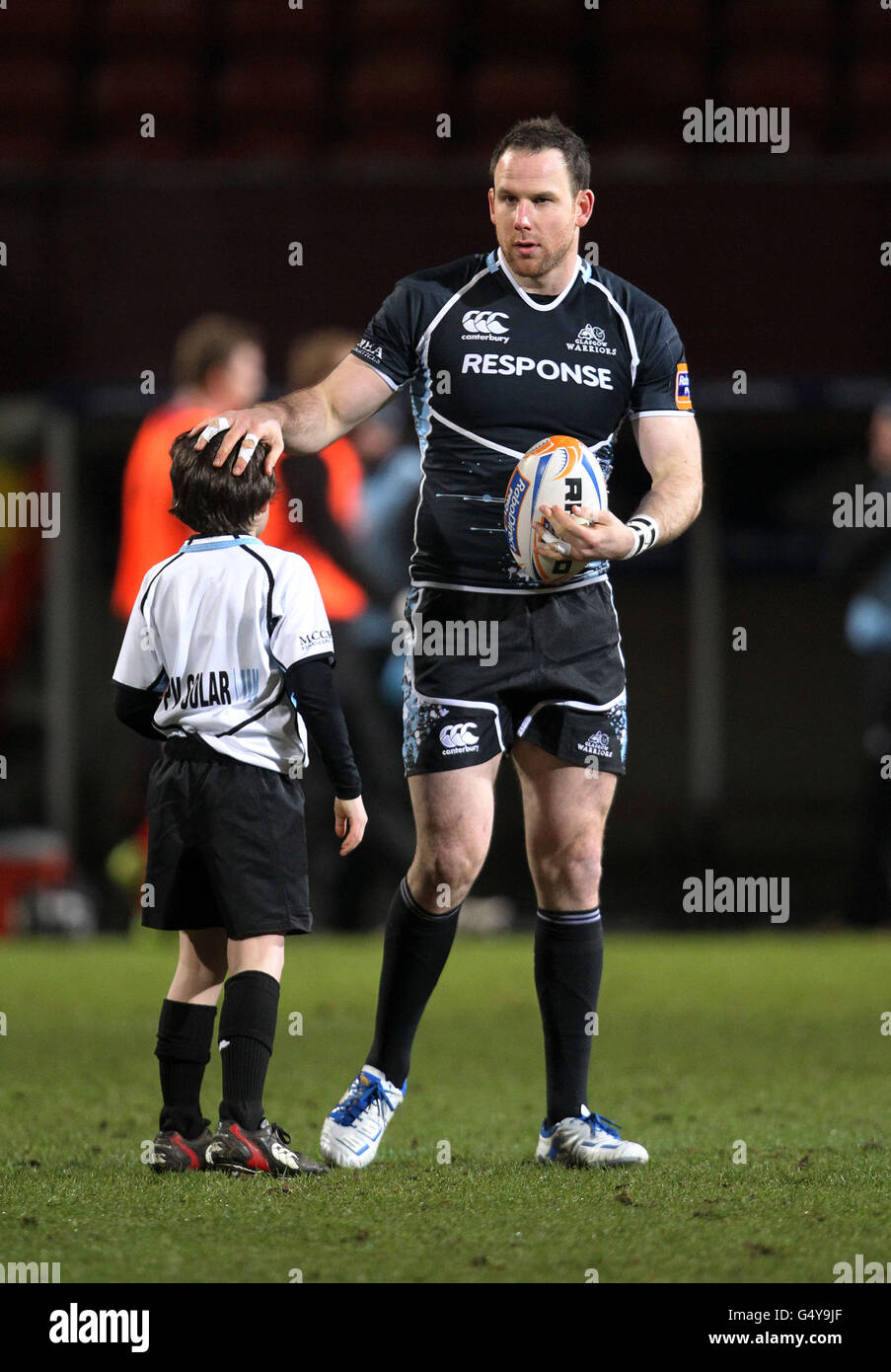 Glasgow Warrior's Graeme Morrison with mascot during the RaboDirect ...