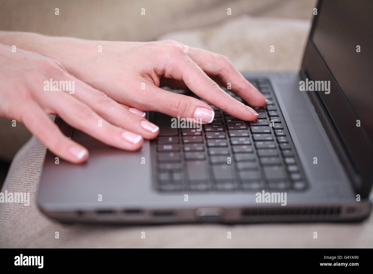 Taping typing hi-res stock photography and images - Alamy