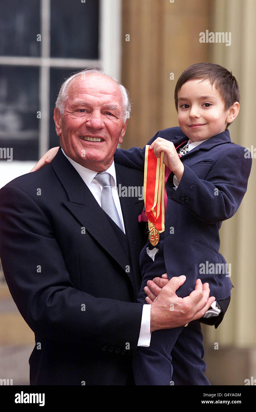 Former British heavyweight boxing champion Sir Henry Cooper with his ...