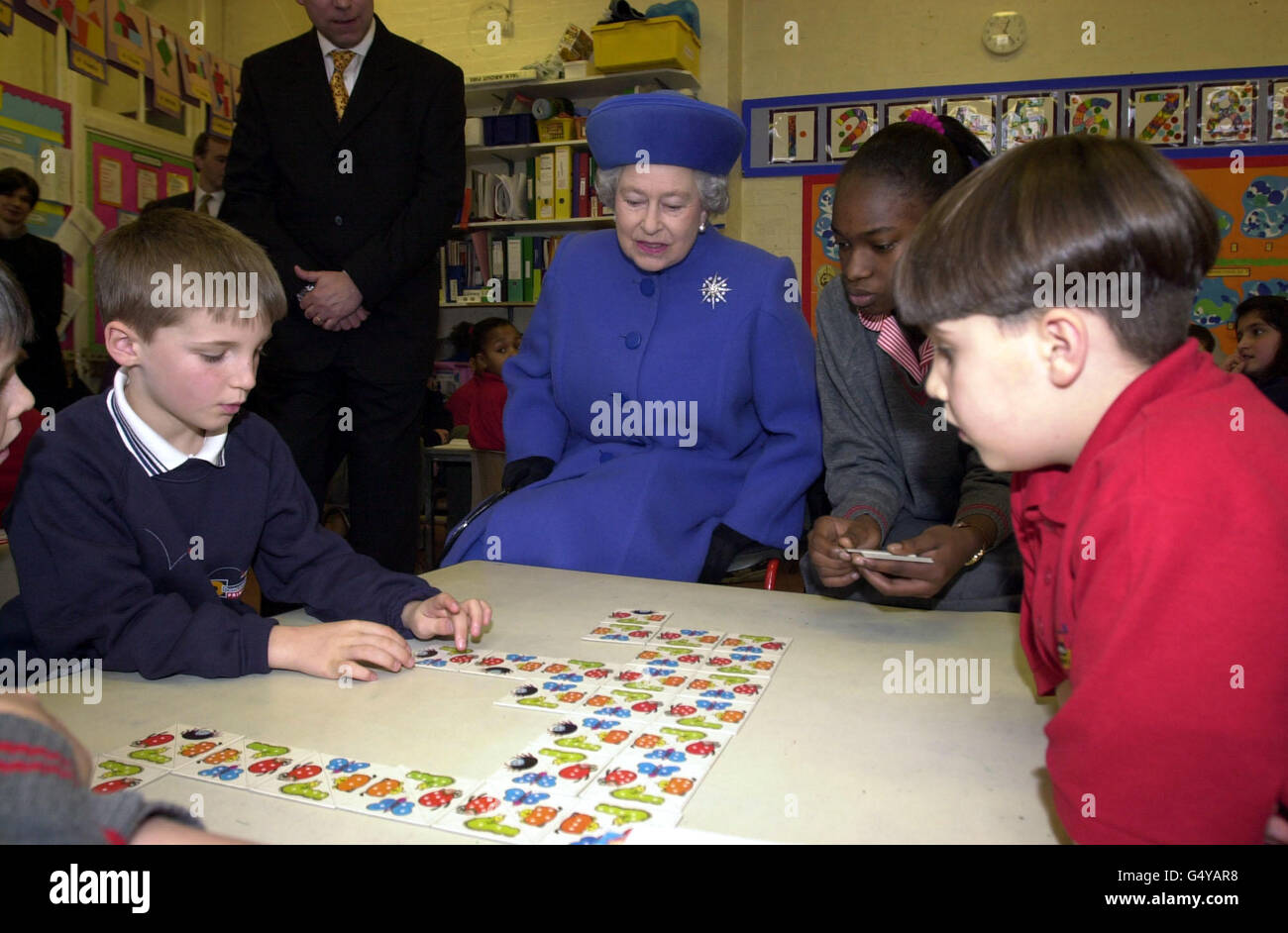 Queen elizabeth ii during her visit to duncombe primary school hi-res ...
