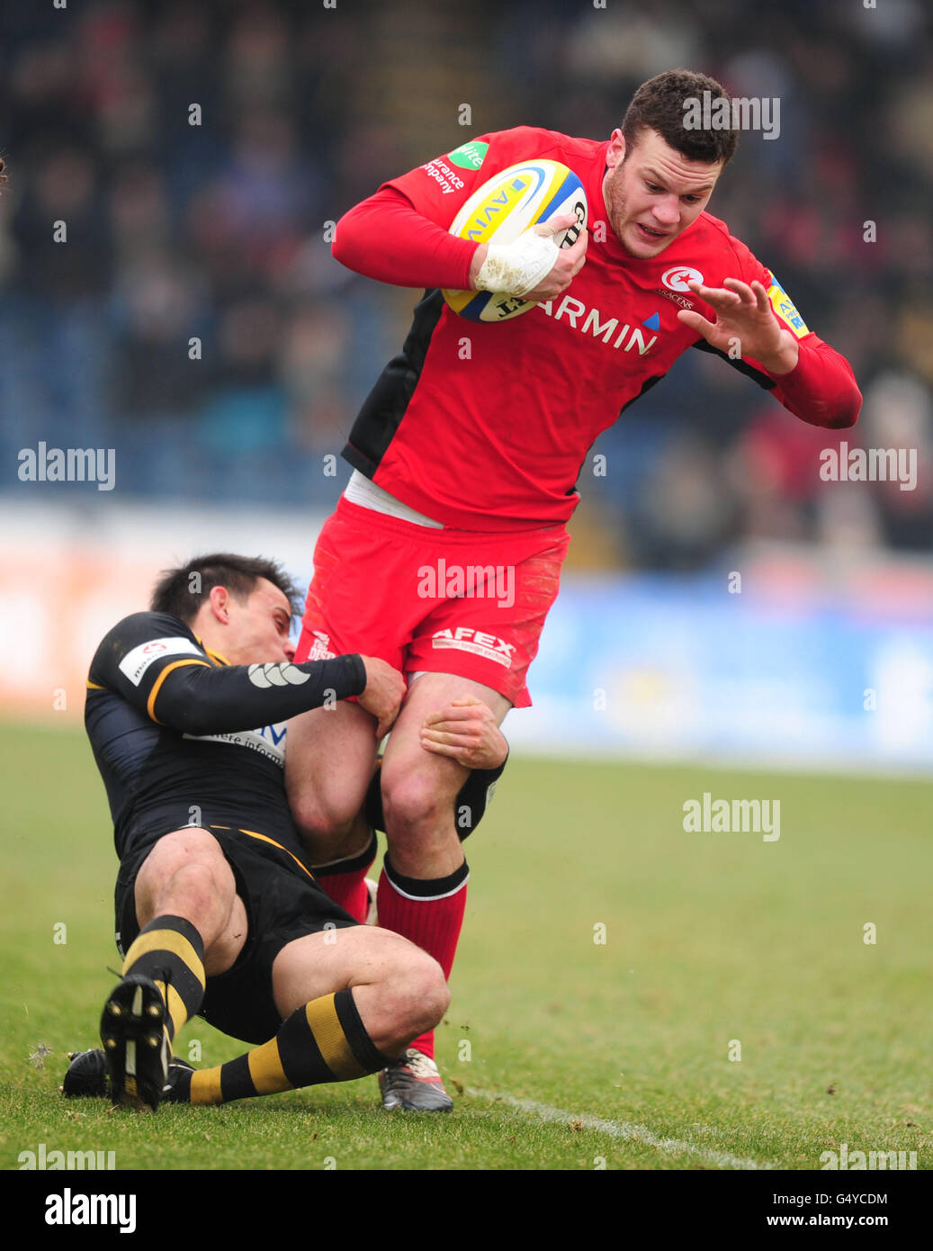 London Wasps' Nic Berry tackles Saracens' Duncan Taylor Stock Photo - Alamy