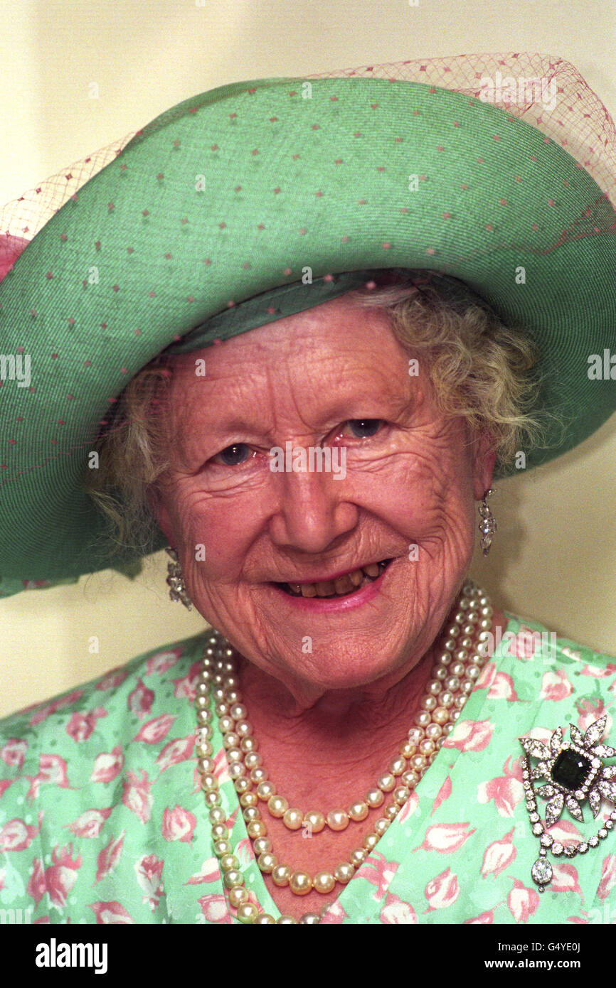 The Queen mother Stock Photo - Alamy