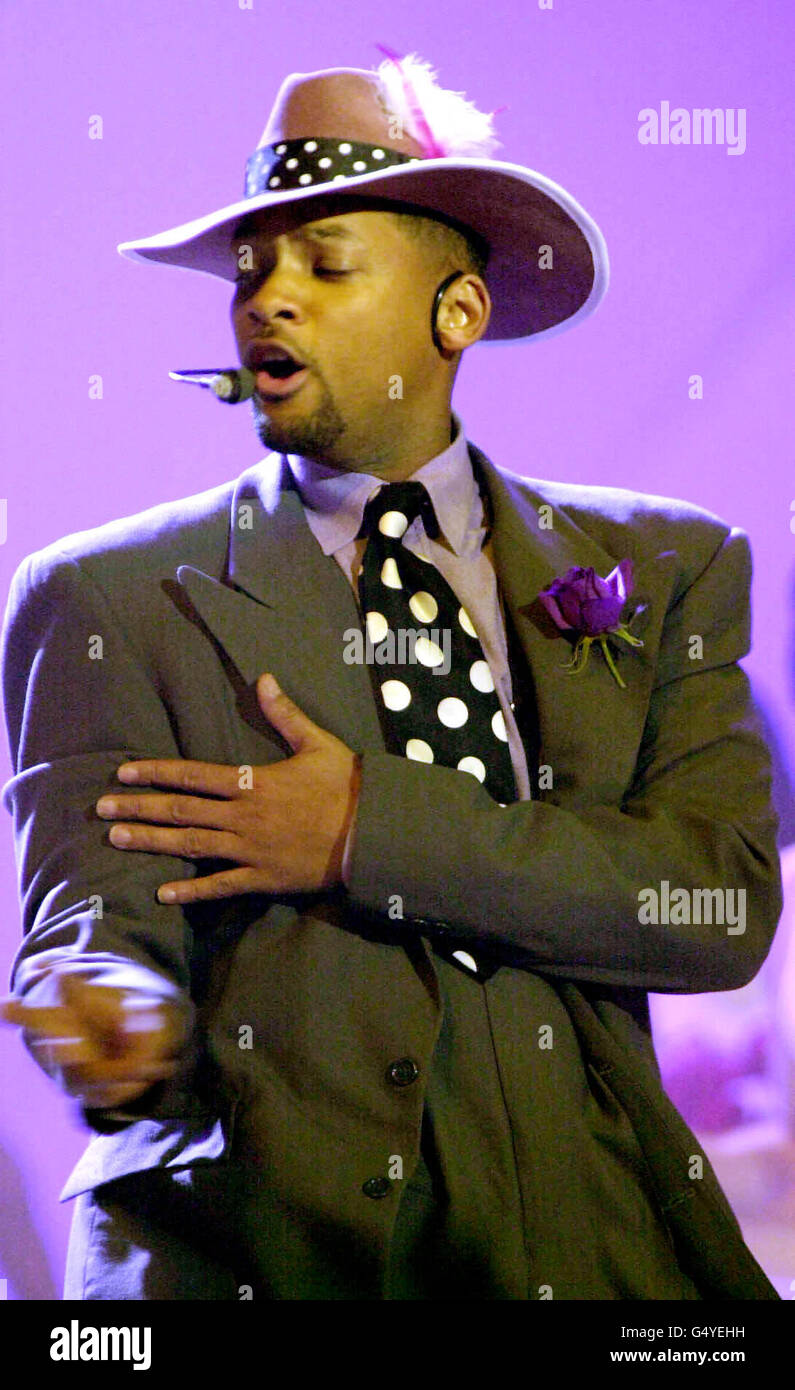 Actor performing on stage hi-res stock photography and images - Alamy