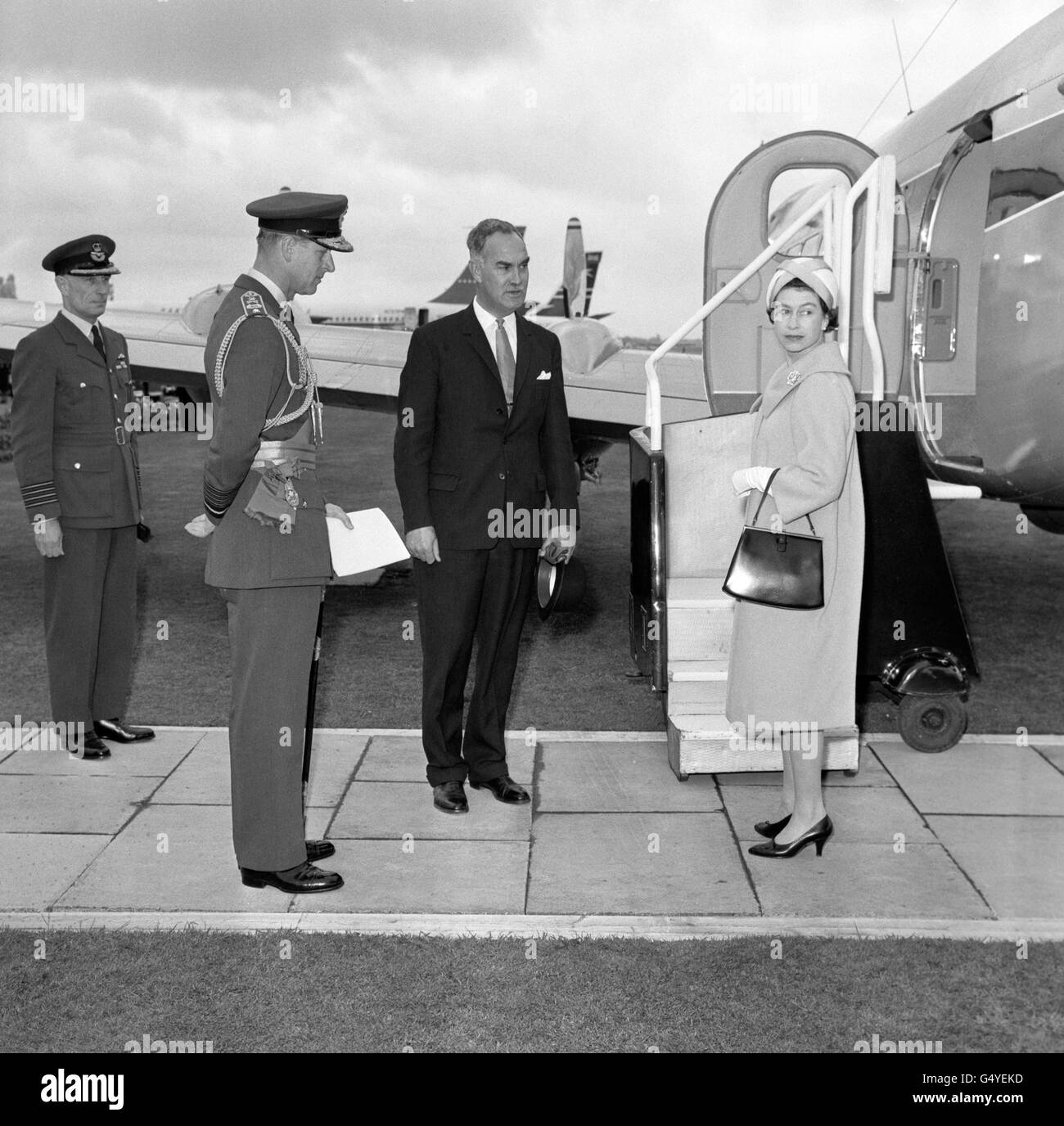 Queen elizabeth ii boarding heron aircraft queens flight heathrow ...