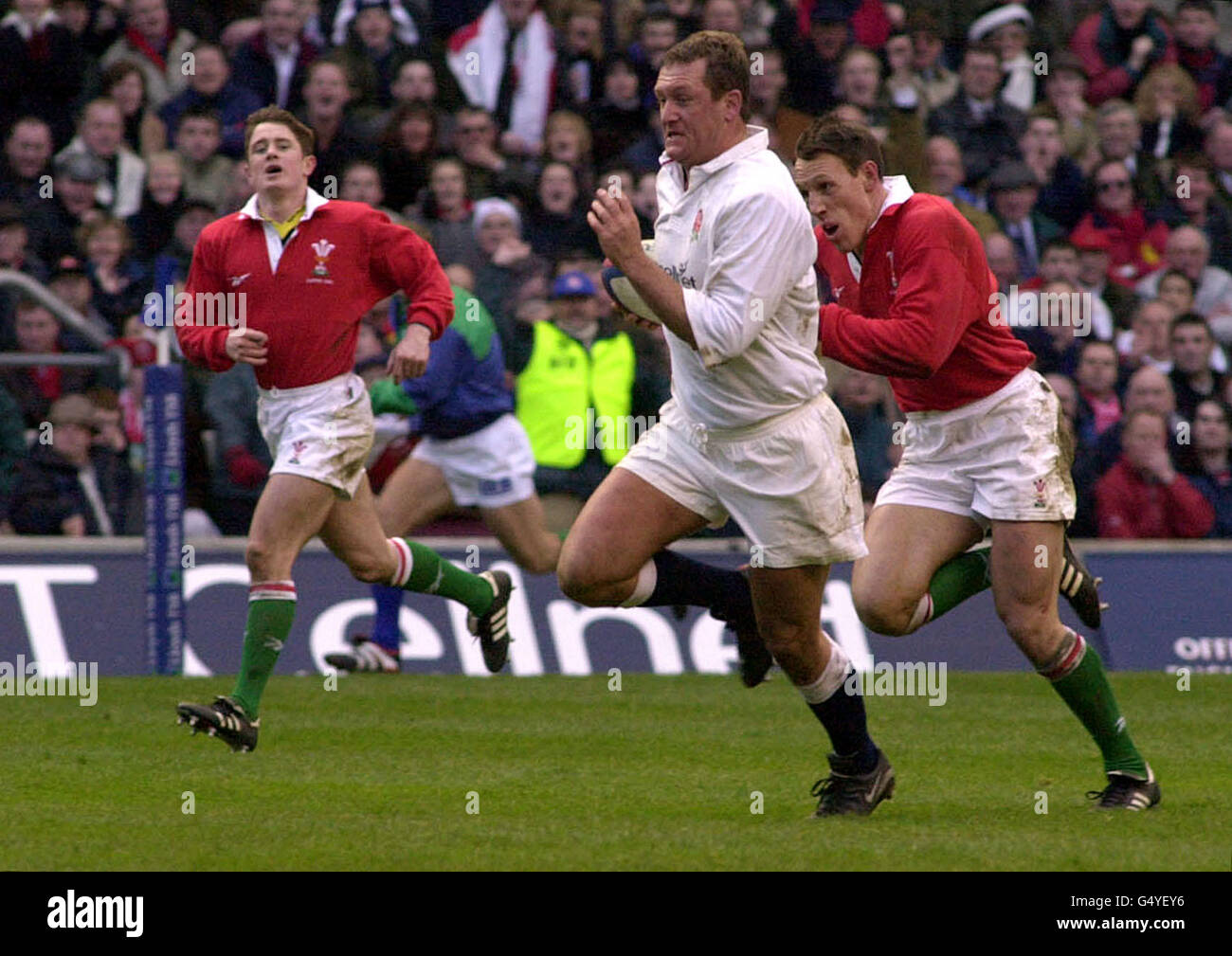 Rugby union running ball action richard hill hi-res stock photography ...