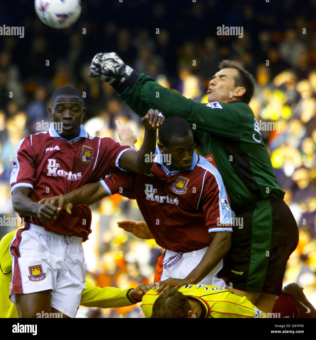 Goalkeeper punching ball hi-res stock photography and images - Alamy