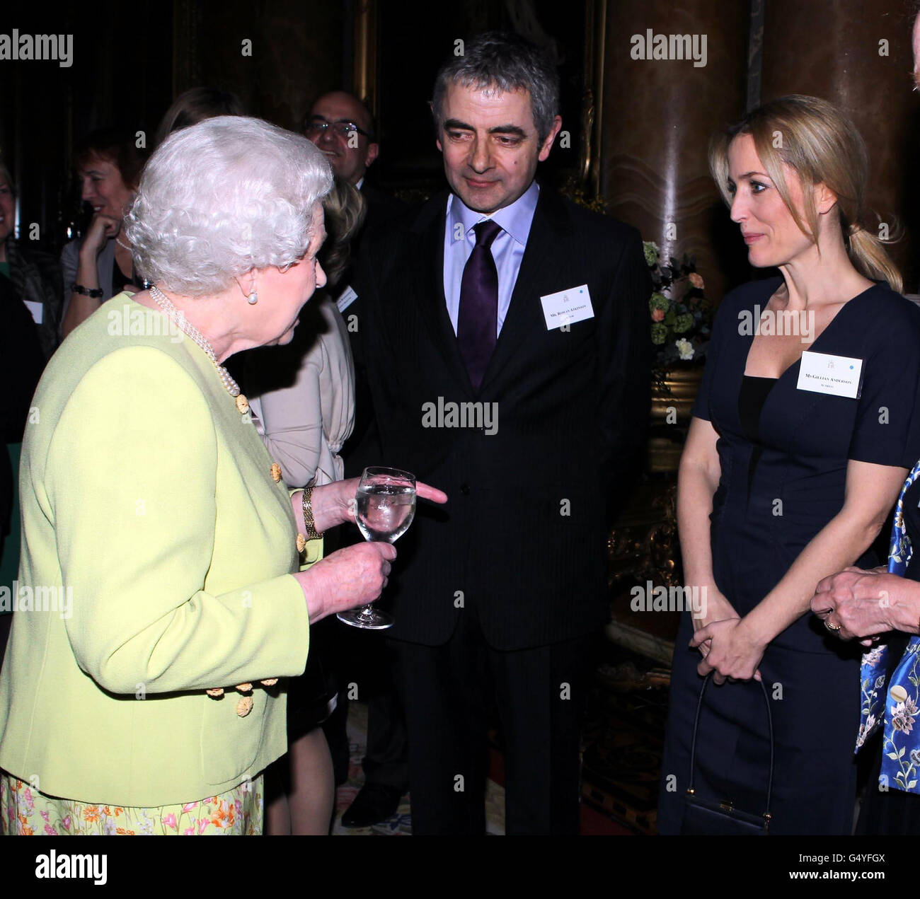 Queen elizabeth and rowan atkinson hi-res stock photography and images ...