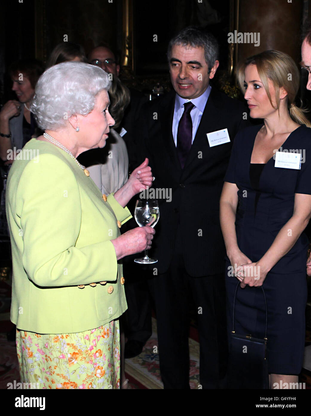 Queen elizabeth and rowan atkinson hi-res stock photography and images ...