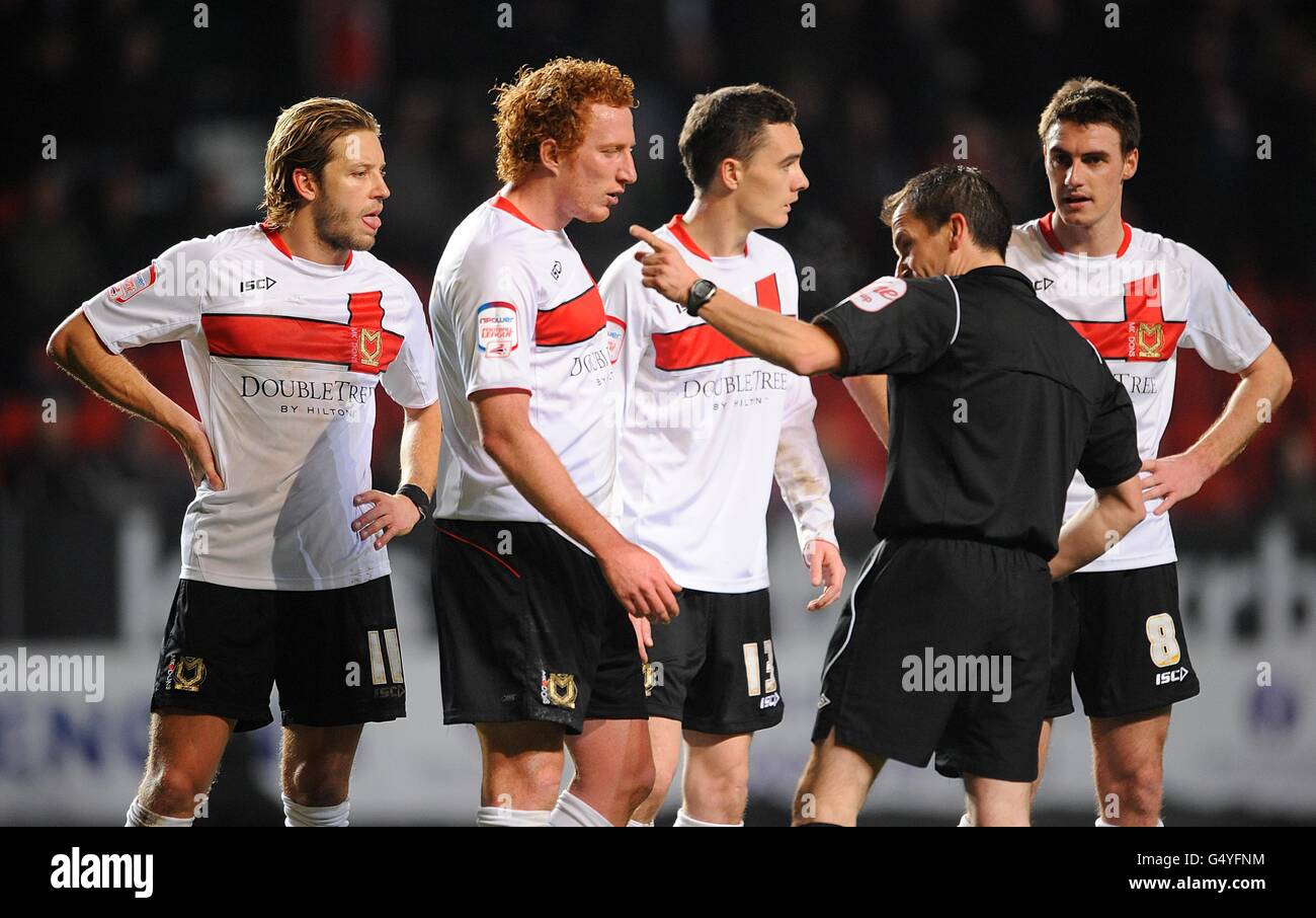 Milton keynes dons players hi-res stock photography and images - Alamy