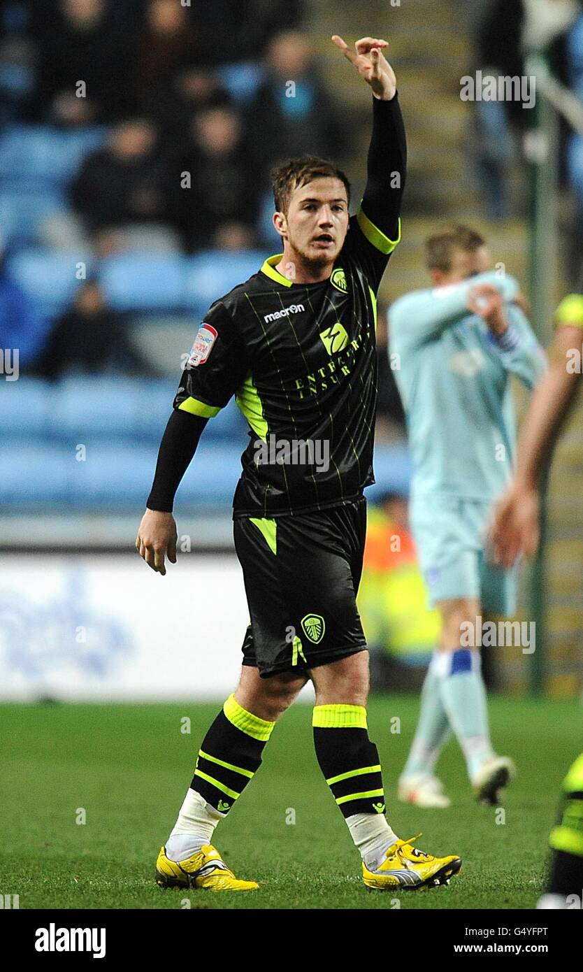 Leeds United's Ross McCormack celebrates scoring his team's opening ...