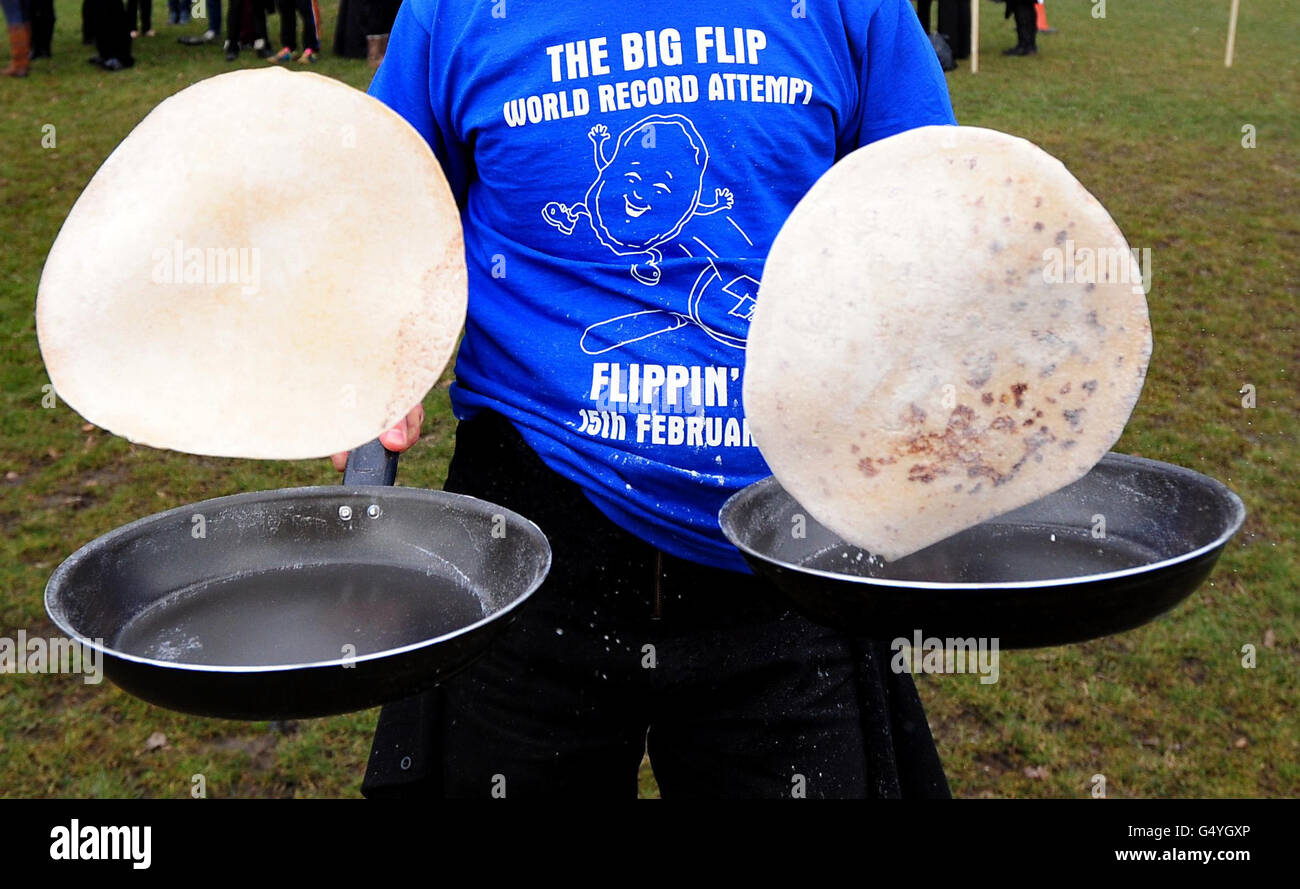 Pancake flipping record Stock Photo - Alamy