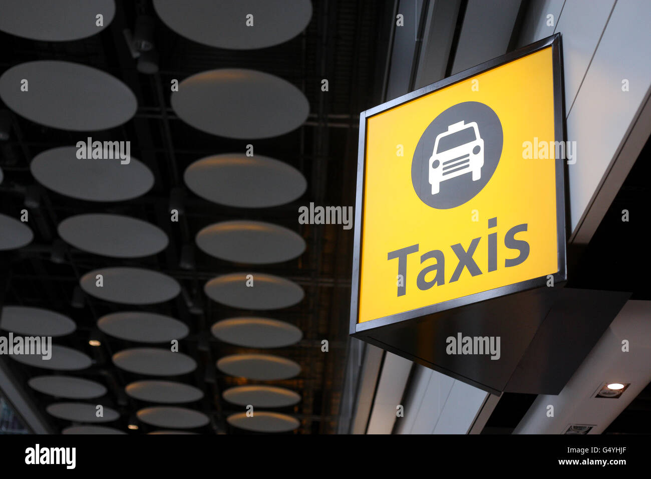 Heathrow Airport - London. A sign for Taxis at terminal 5 of Heathrow ...