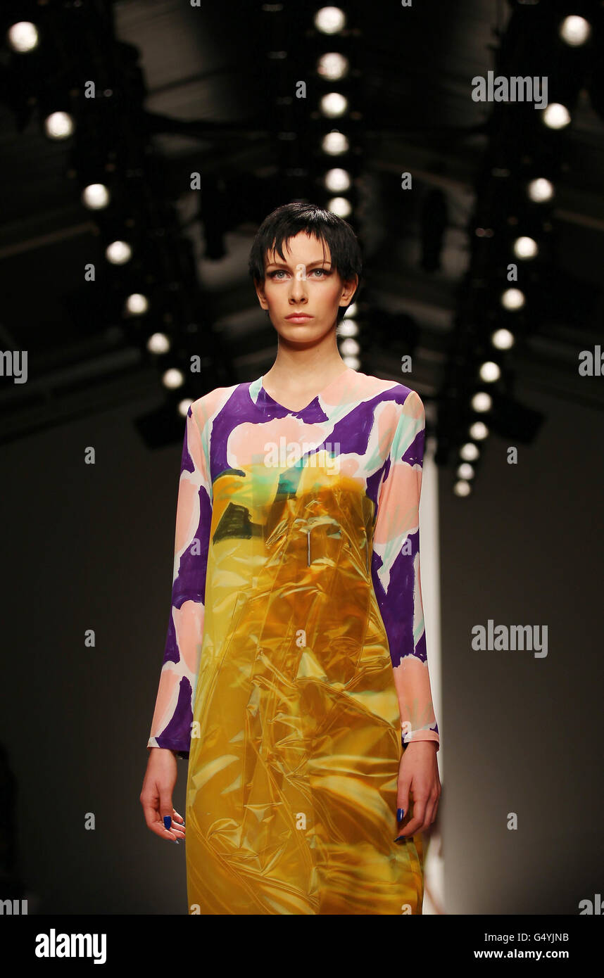 Antoni & Alison Catwalk - London Fashion Week Stock Photo - Alamy