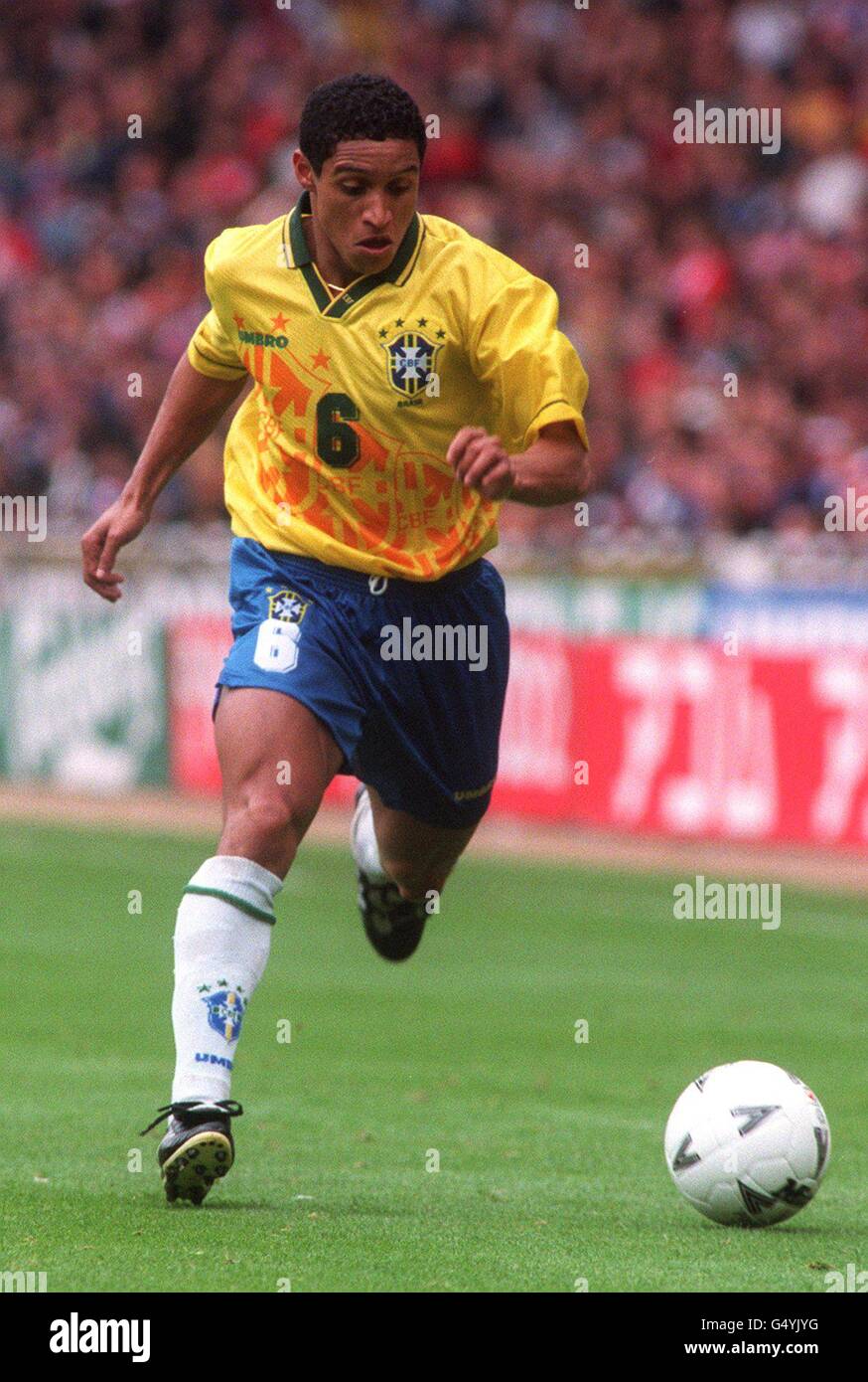 UMBRO CUP SOCCER. ROBERO CARLOS, BRAZIL Stock Photo - Alamy