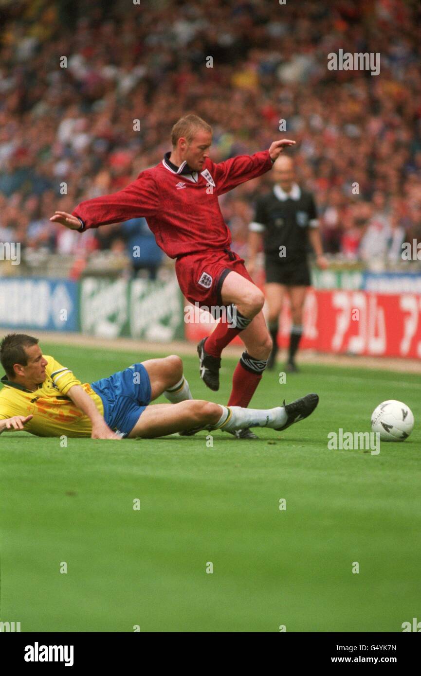 UMBRO CUP SOCCER. L-R:DUNGA, BRAZIL & DAVID BATTY, ENGLAND Stock Photo ...