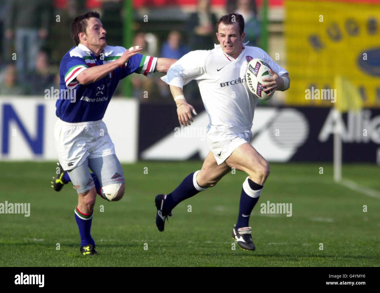 England hero Austin Healey is chased by Italian full back Corrado Pilat ...