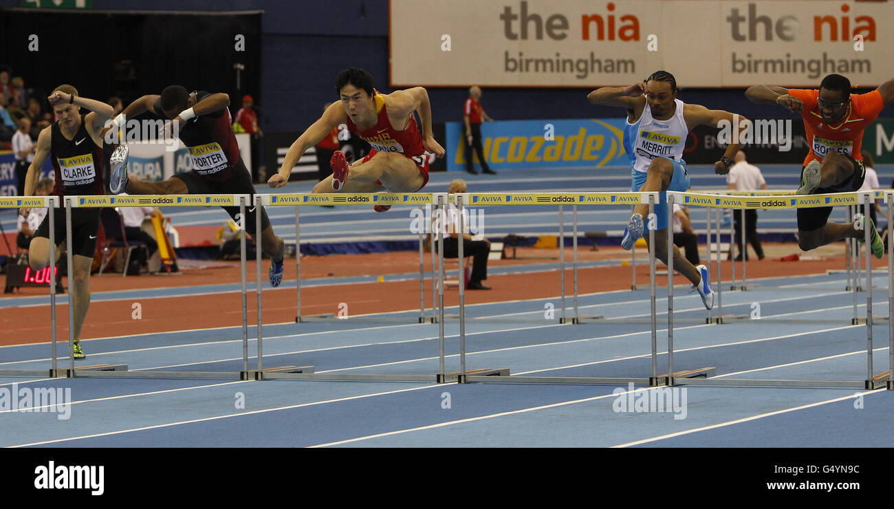 Mens metre hurdles hi-res stock photography and images - Alamy