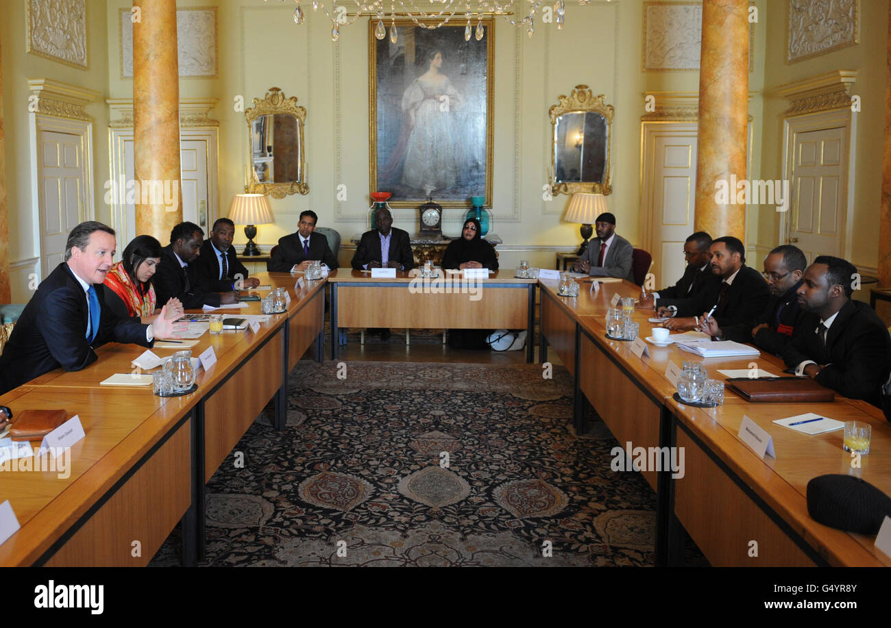 Round table conference hi-res stock photography and images - Alamy