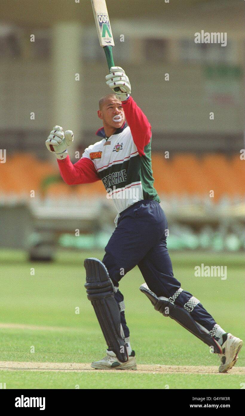 CRICKET SUNDAY LEAGUE Stock Photo - Alamy