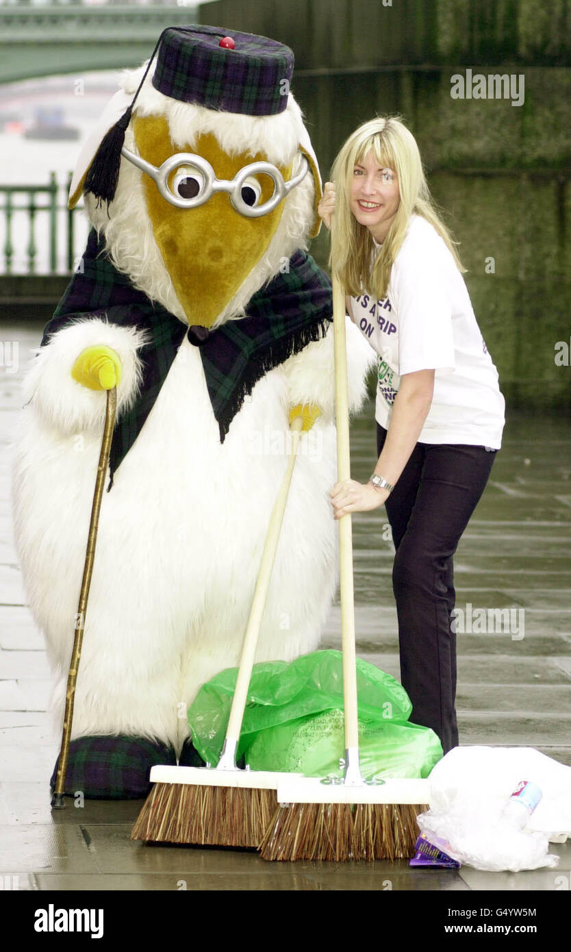Heather mills and litter picking womble uncle bulgaria hi-res stock ...