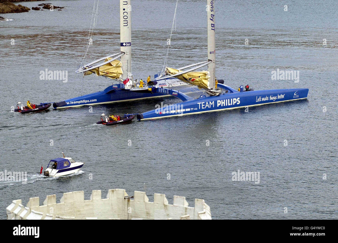 The team philips catamaran sails past dartmouth castle hi-res stock ...