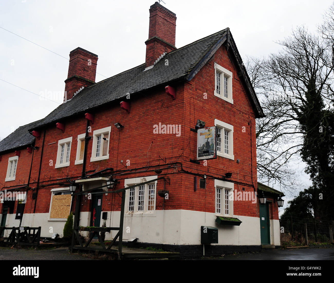 Closed pub stock Stock Photo - Alamy