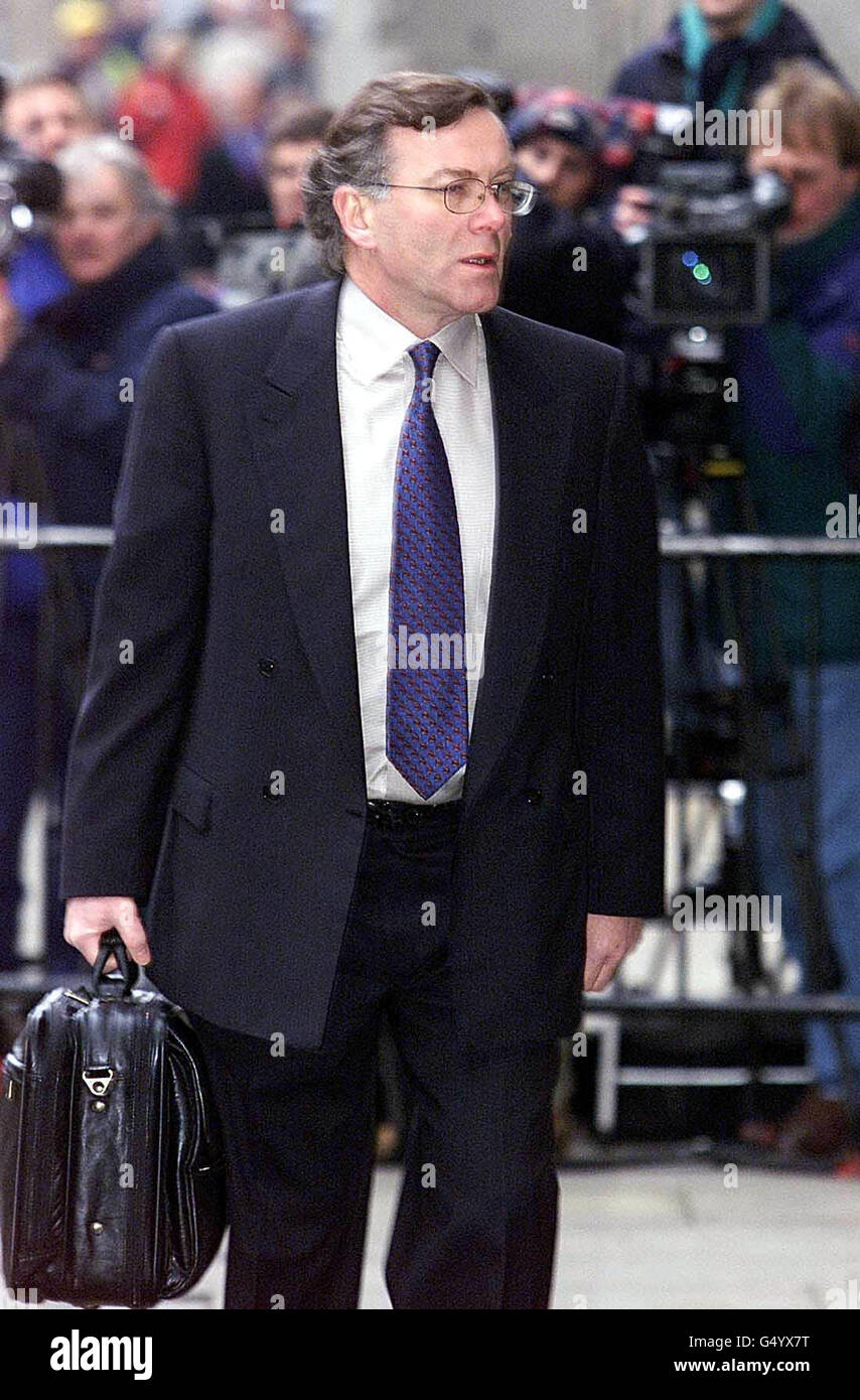 Is due to start noye hi-res stock photography and images - Alamy