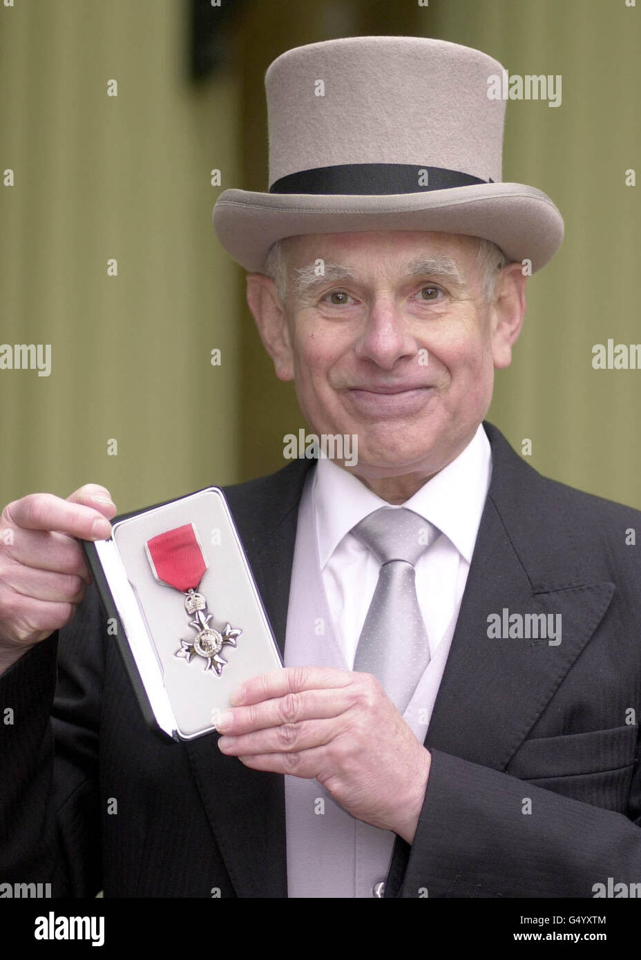 Western mail reporter william boon at buckingham palace hi-res stock ...