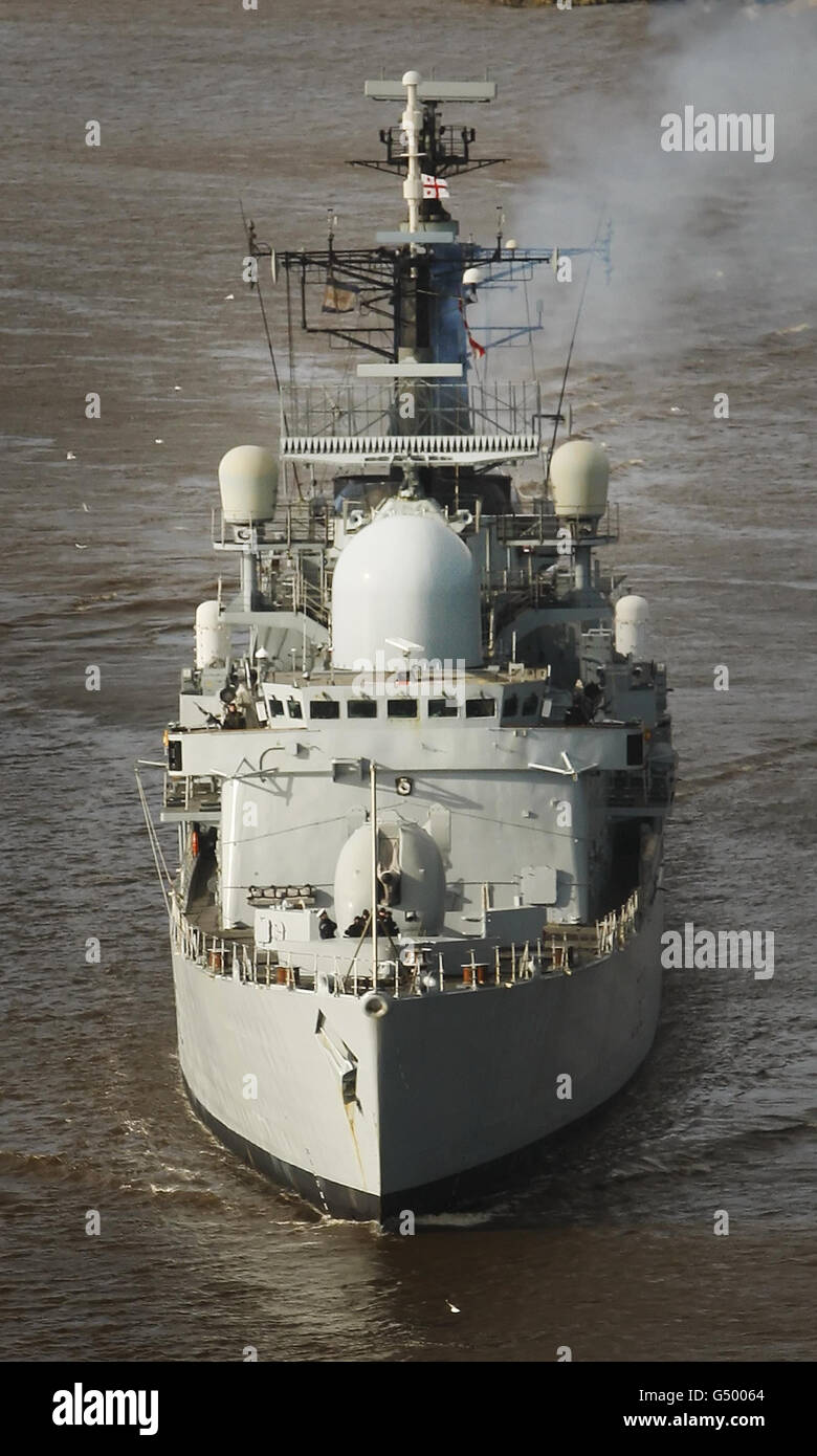 Hms liverpool sails up the river clyde hi-res stock photography and ...