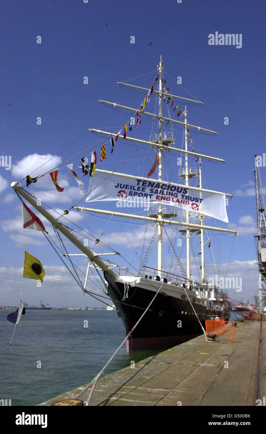100 metre ship hi-res stock photography and images - Alamy