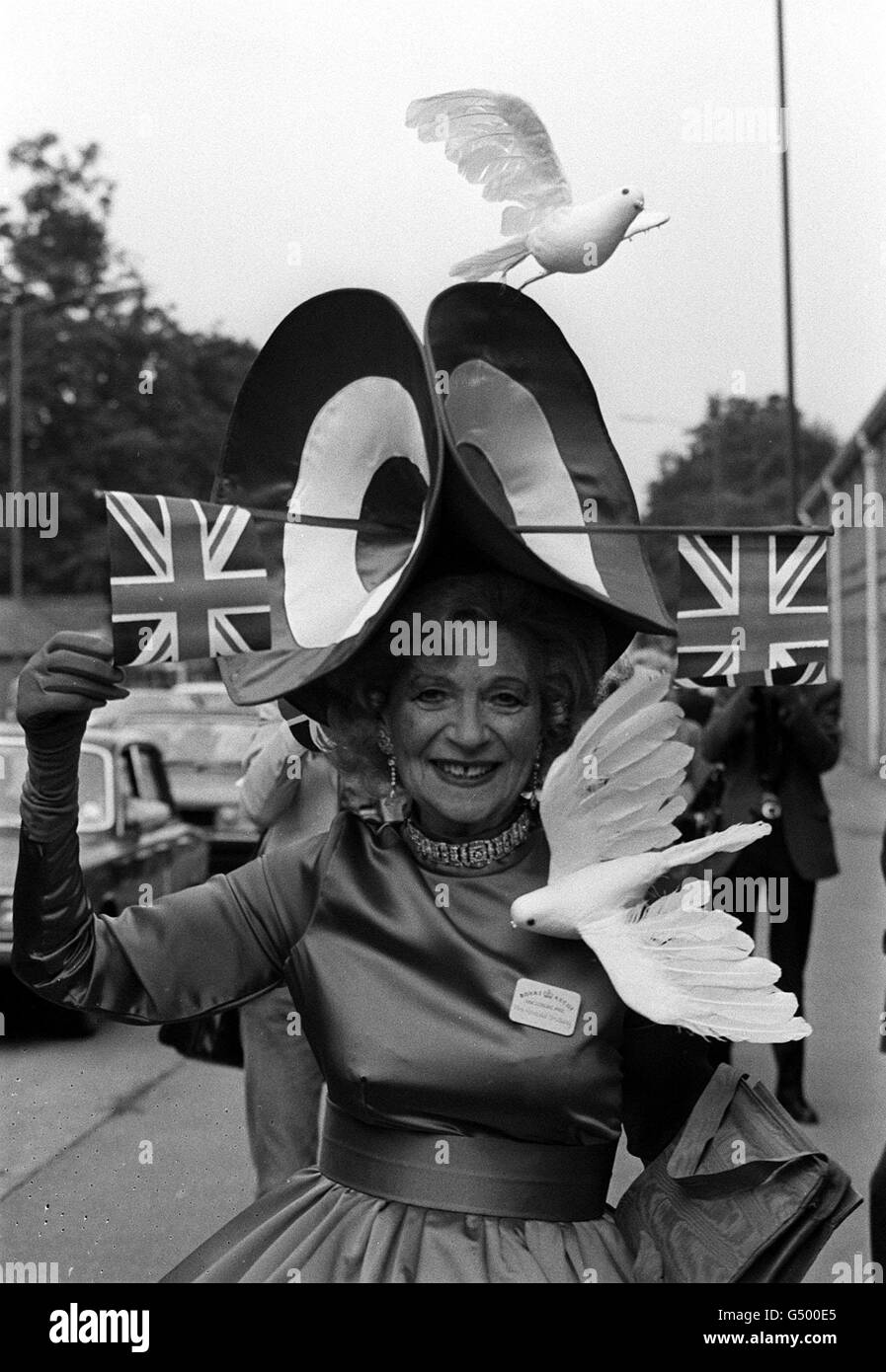 Swift to celebrate the Falkland Island victory, milliner's mother Mrs ...