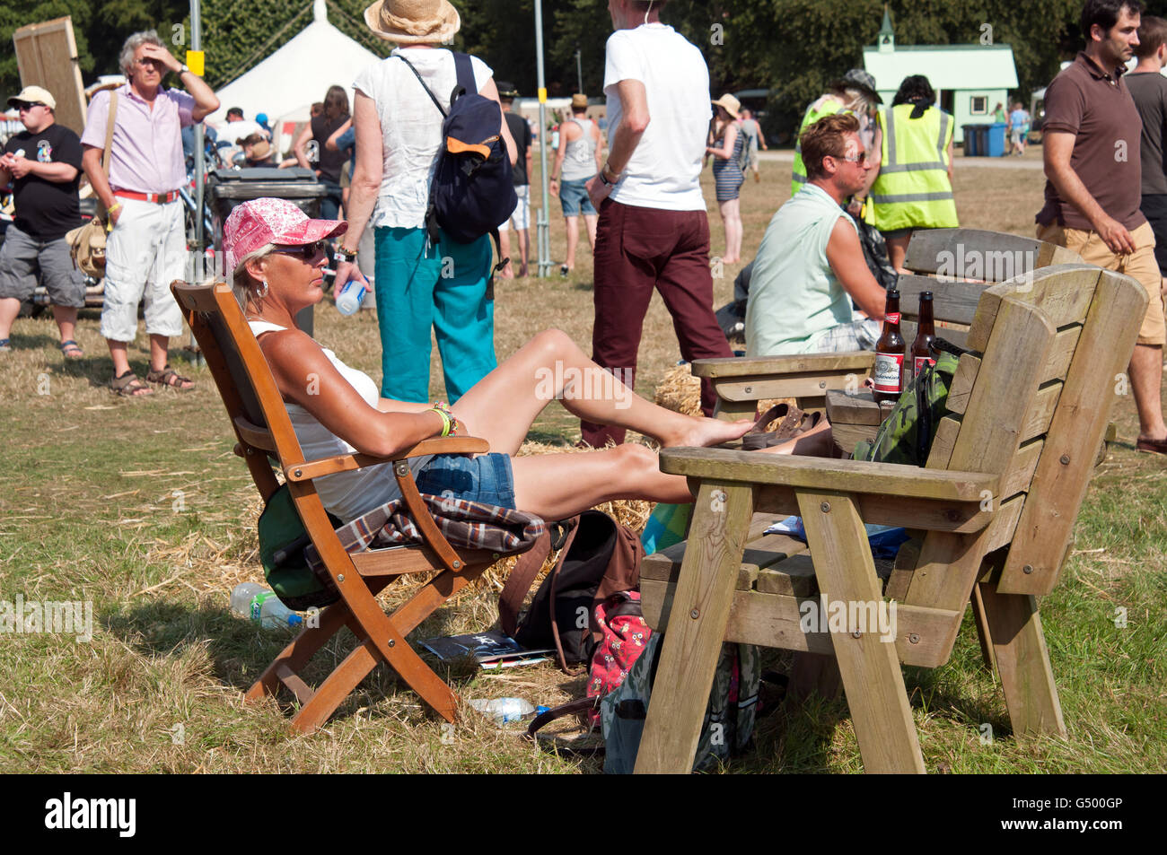 Crowds sunbathing hi-res stock photography and images - Alamy