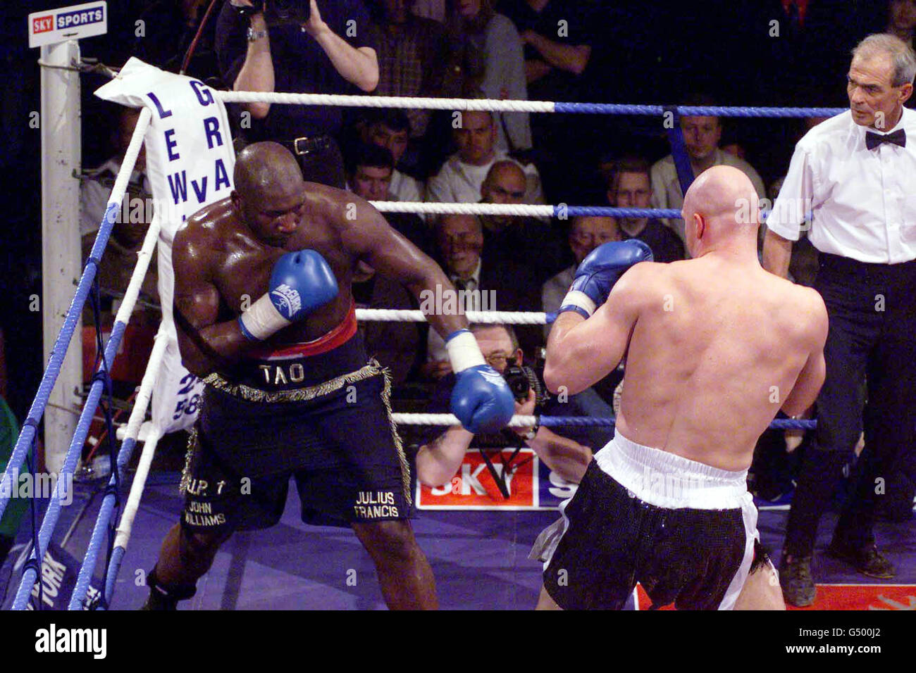 Action punching sport boxing julius francis mike holden hi-res stock ...