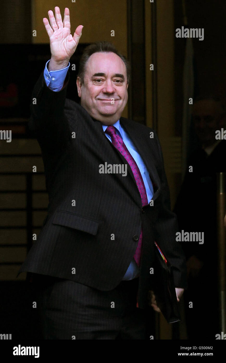 First Minister Alex Salmond arrives at St Andrews House in Edinburgh ...