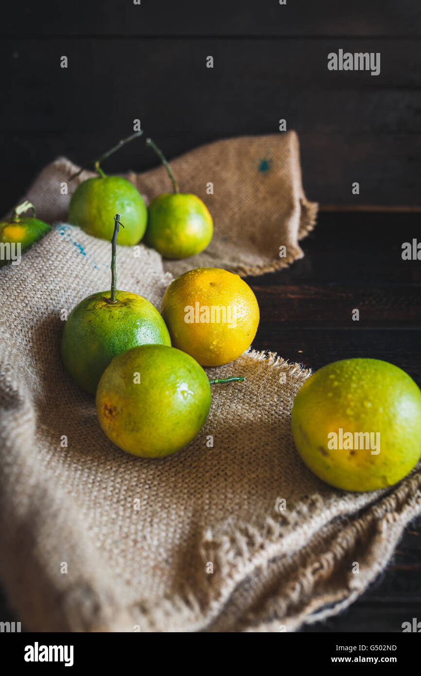 Wet oranges hi-res stock photography and images - Alamy