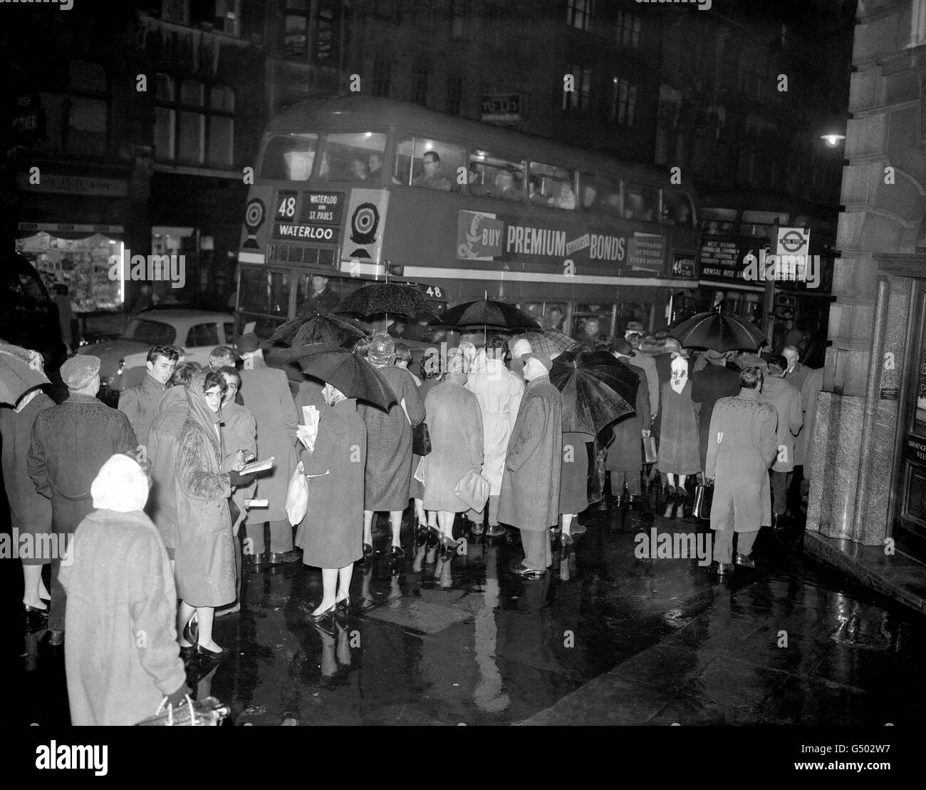 London bus in the rain Black and White Stock Photos & Images - Alamy